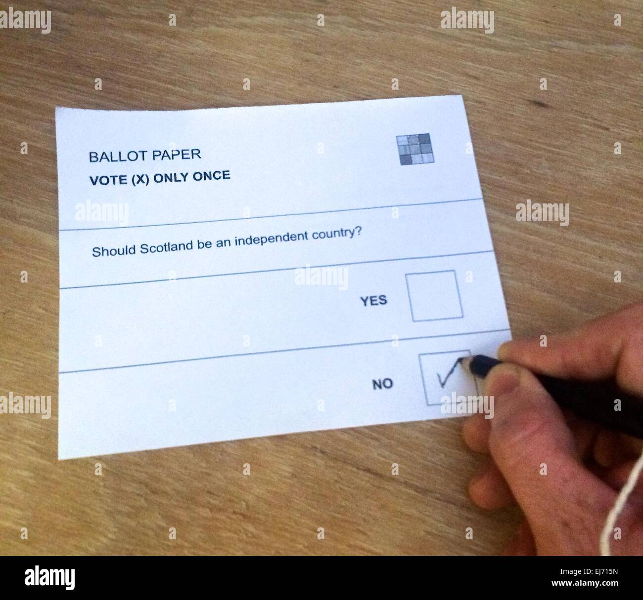 Voting on Scottish independence begins. A vote is cast on a ballot ...