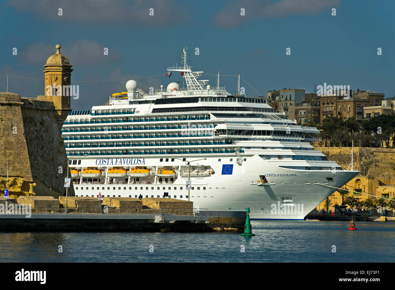 Cruise ship malta hi-res stock photography and images - Alamy