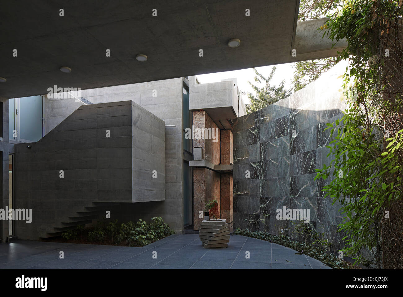 Modern home curved walls hi-res stock photography and images - Alamy