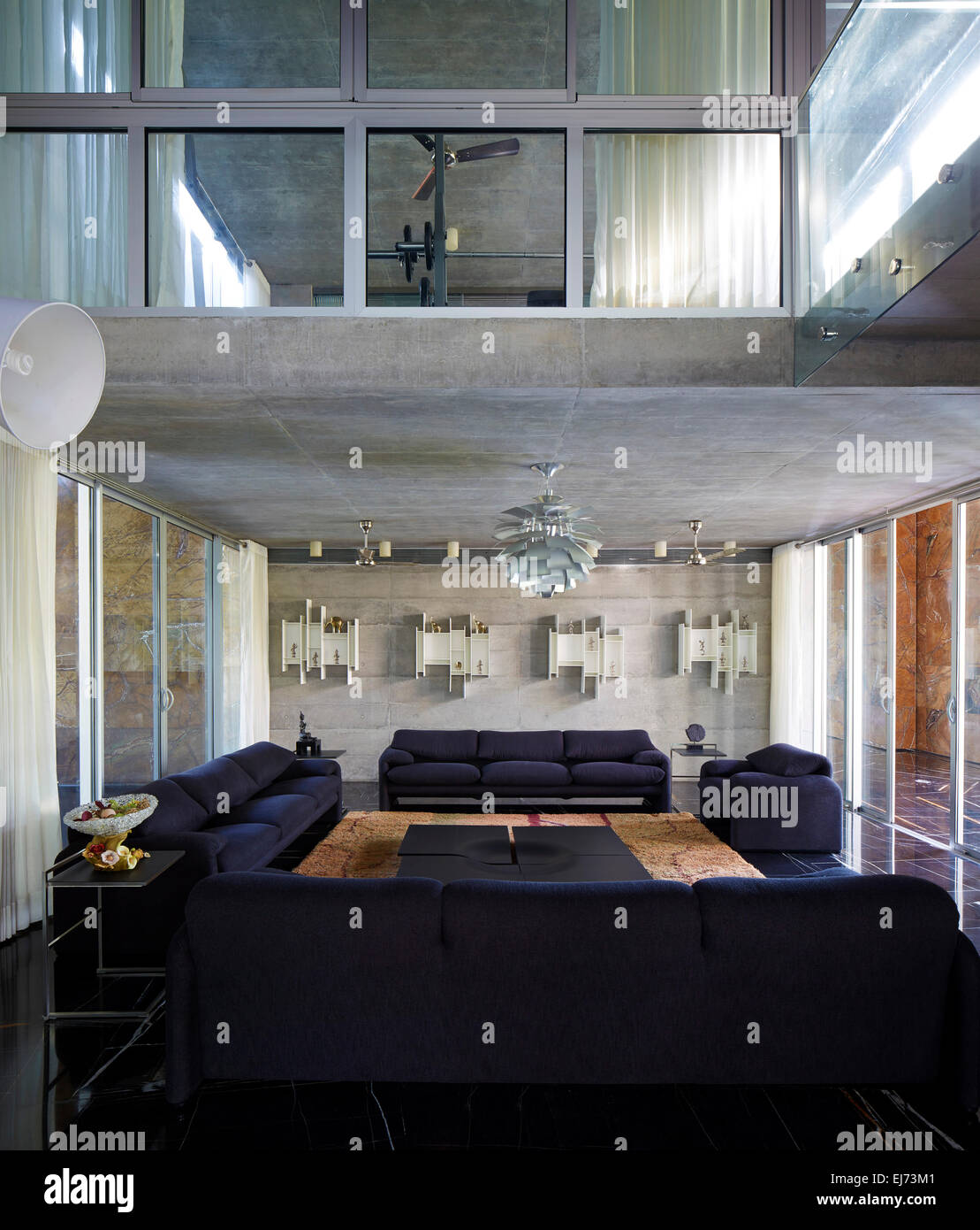 Lower level sitting room. House with walls, Ahmedabad, India. Architect ...