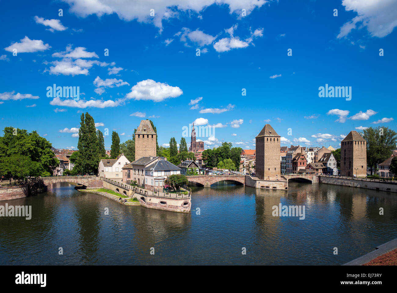 Medieval french architecture hi-res stock photography and images - Alamy