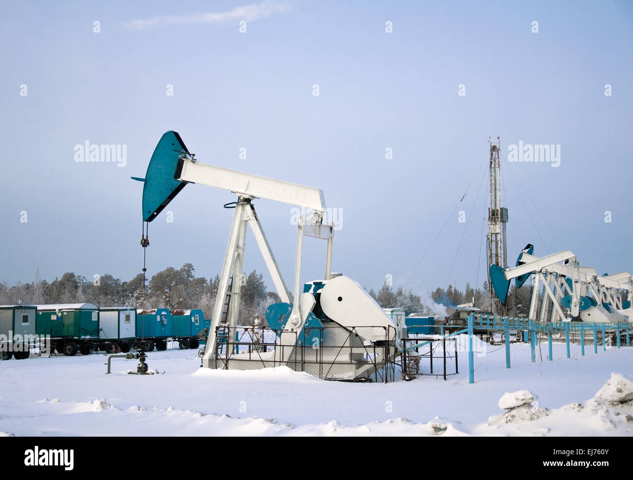 Field oil hi-res stock photography and images - Alamy