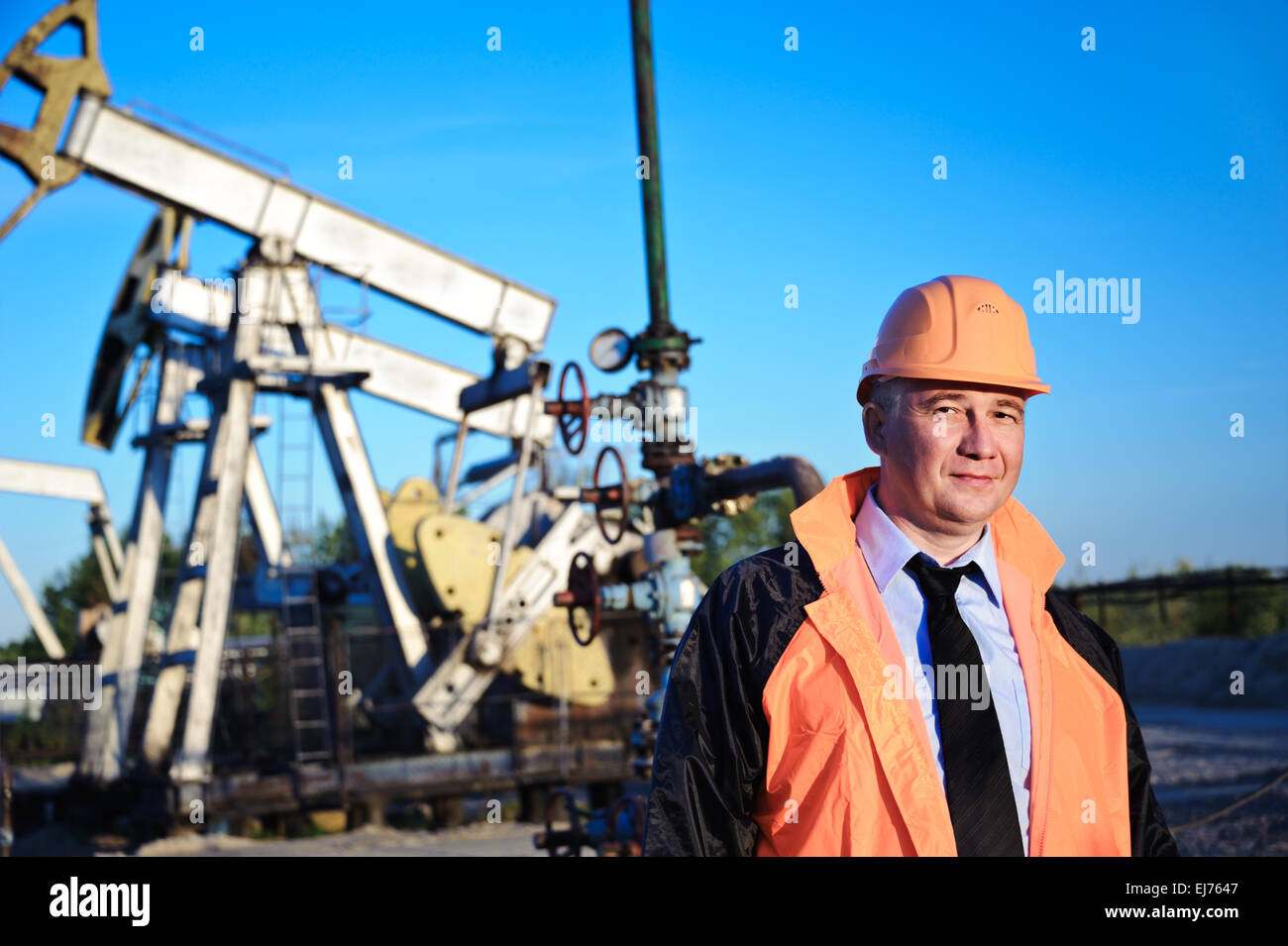 Engineer in an oil field Stock Photo - Alamy