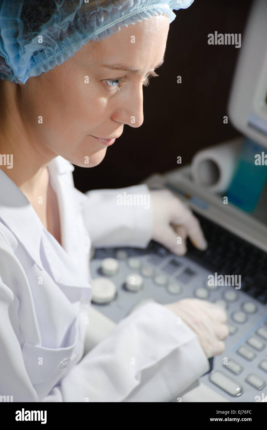 Medical science researcher computer hi-res stock photography and images ...