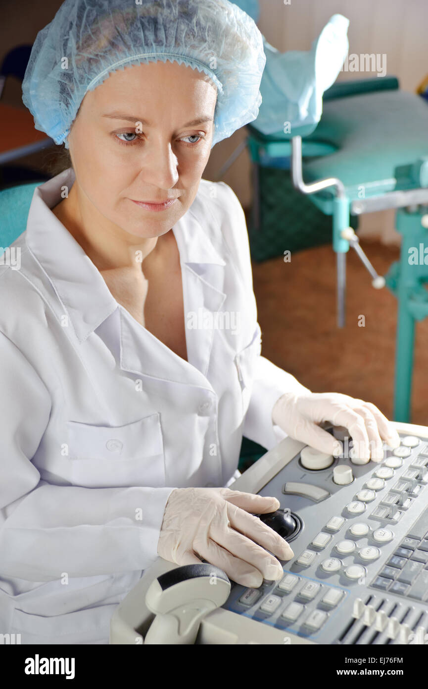 Medical science researcher computer hi-res stock photography and images ...
