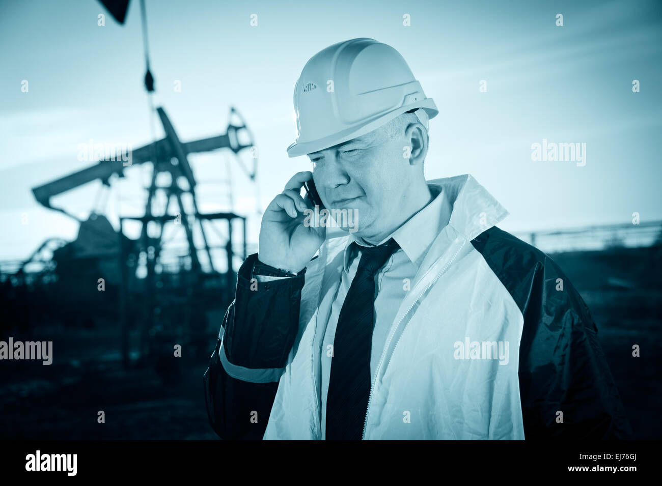 Oil worker hi-res stock photography and images - Alamy