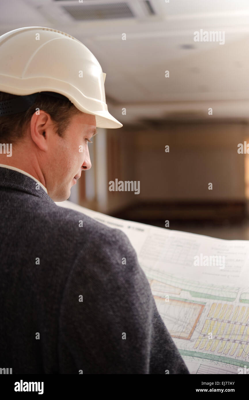 Construction man looking at drawing hi-res stock photography and images ...