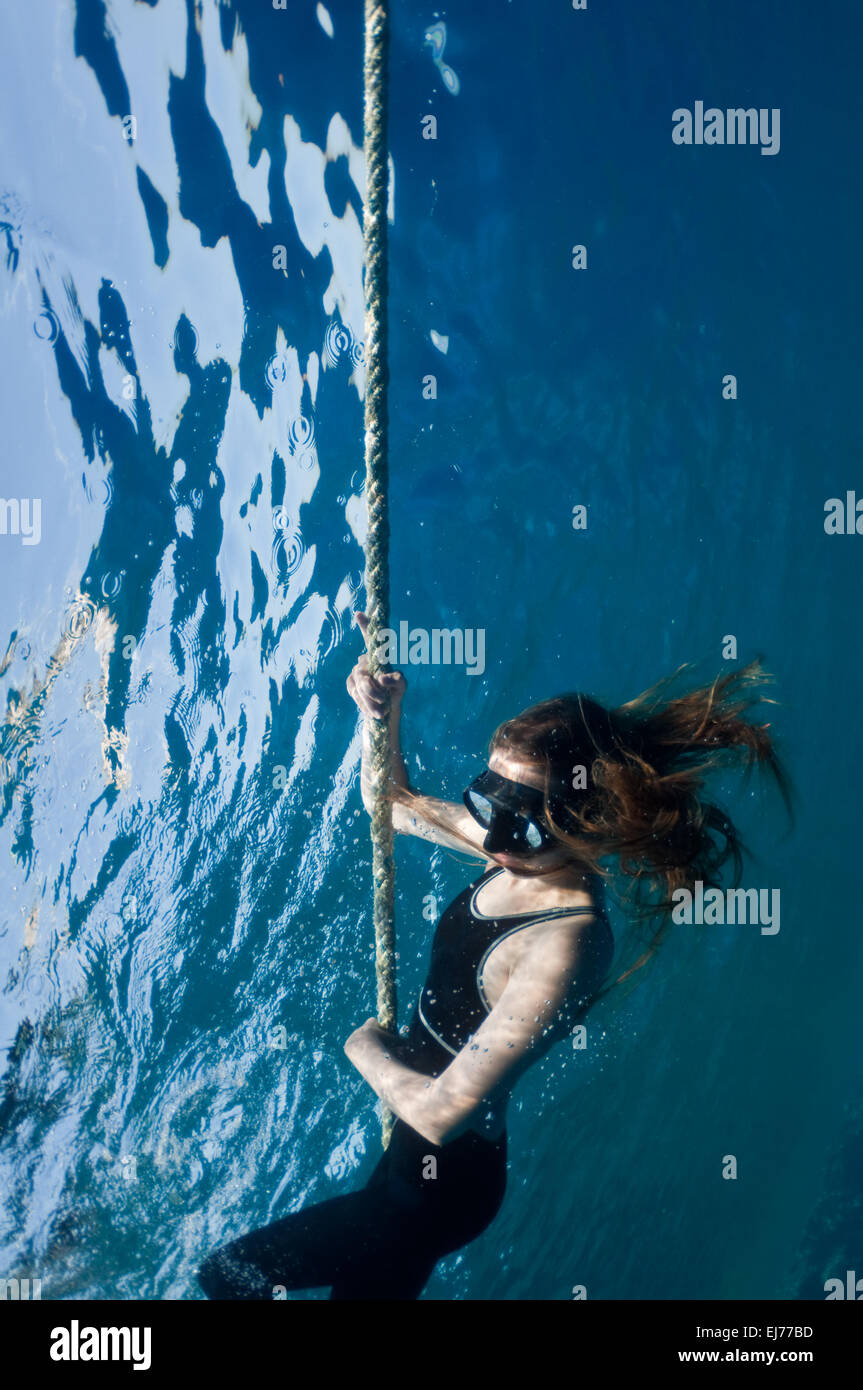 Diving girl underwater hi-res stock photography and images - Alamy