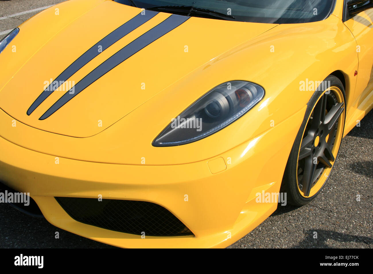 Yellow race car hi-res stock photography and images - Alamy