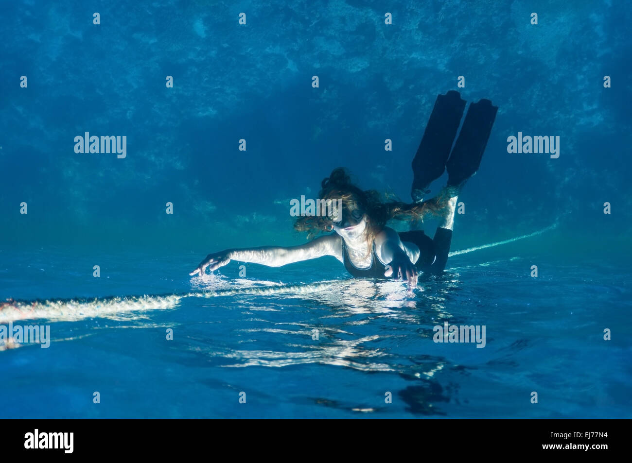 Diving girl underwater hi-res stock photography and images - Alamy