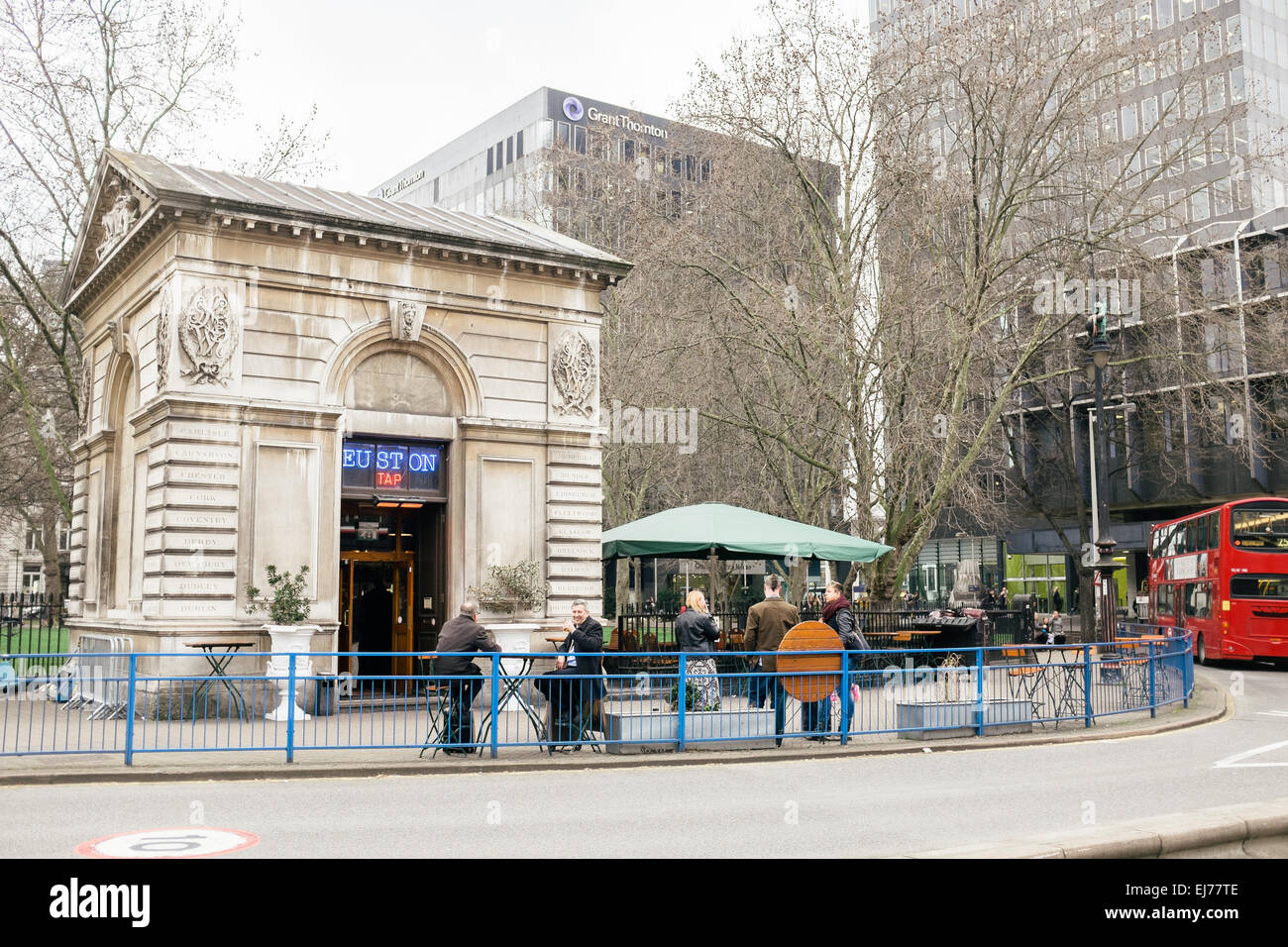 Pub bar tap hi-res stock photography and images - Alamy