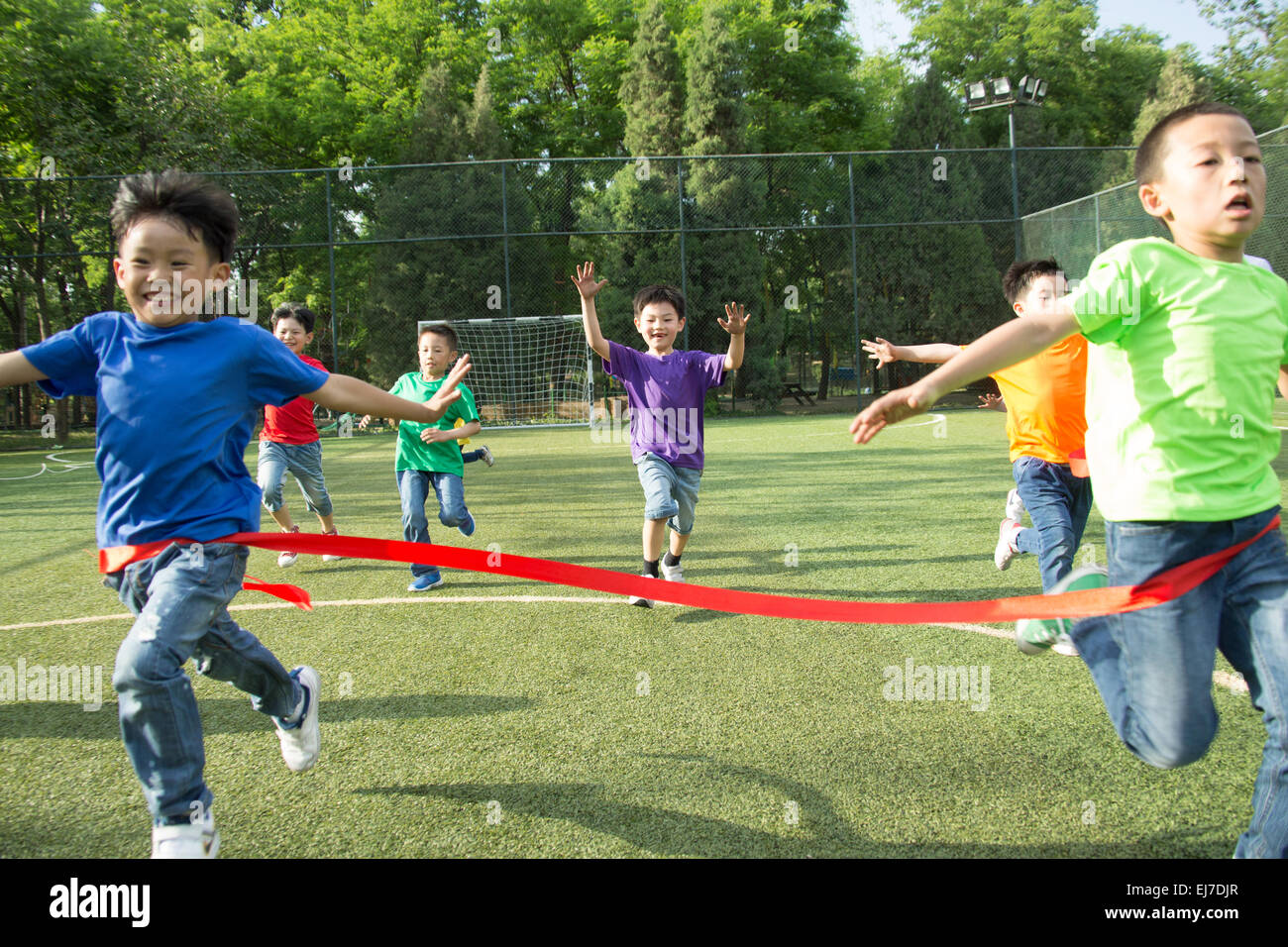 Boys finish line race track hi-res stock photography and images - Alamy