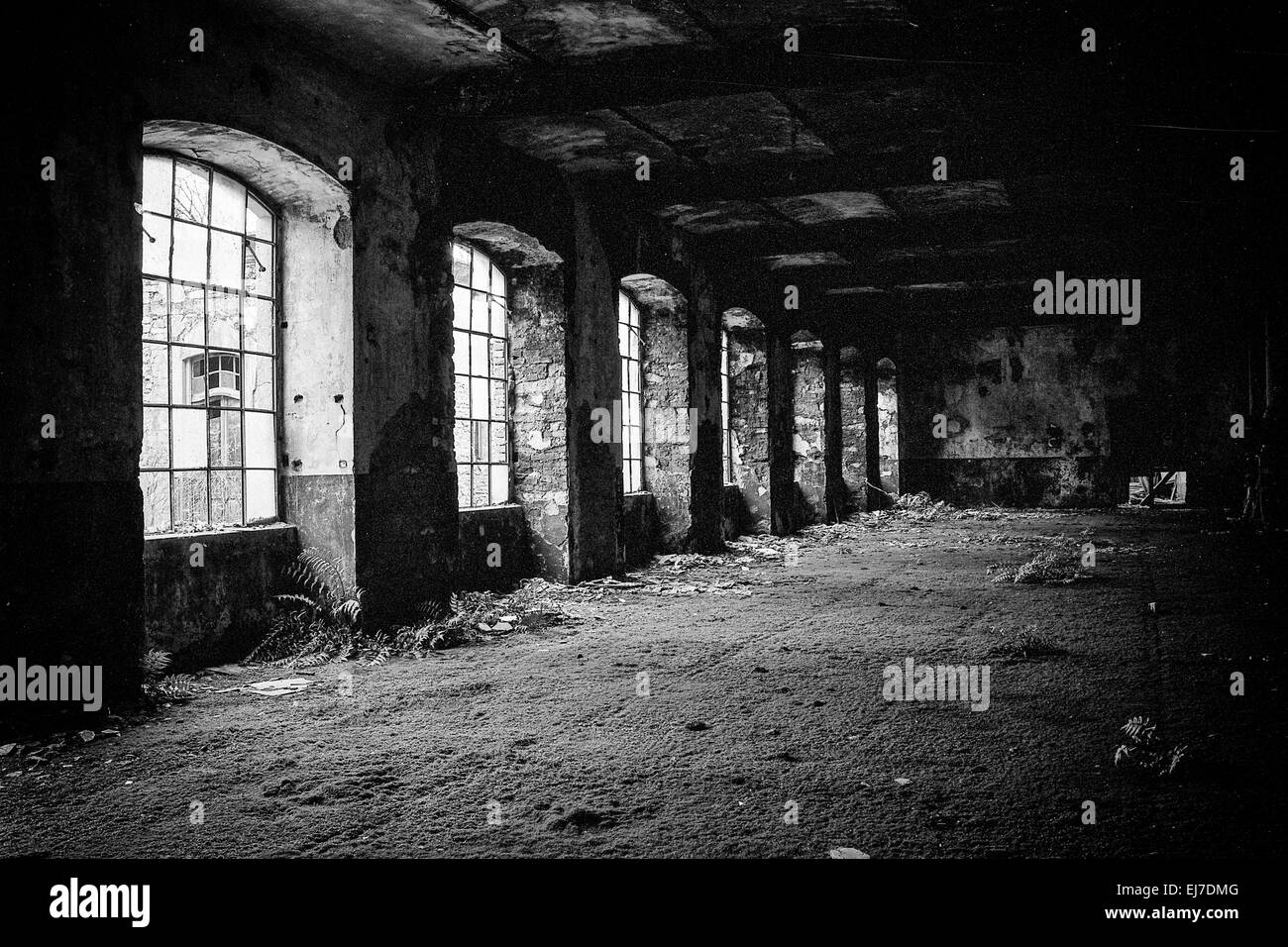 Old run down building Black and White Stock Photos & Images - Alamy