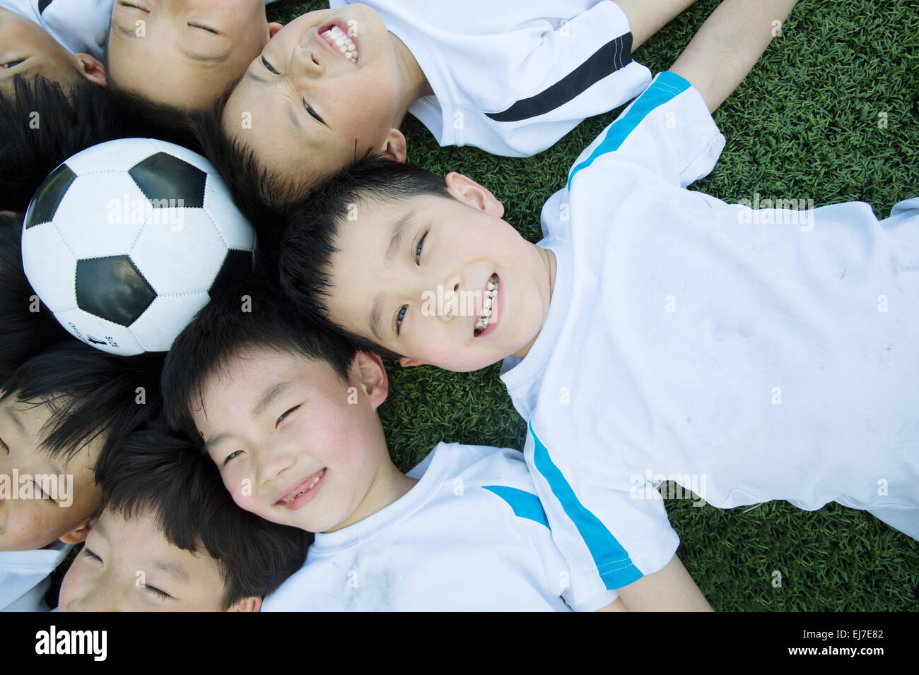 Children 6 7 sport soccer hi-res stock photography and images - Alamy