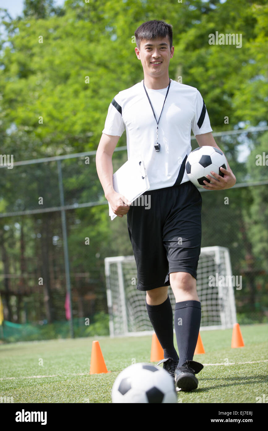 Youth football coach hi-res stock photography and images - Alamy