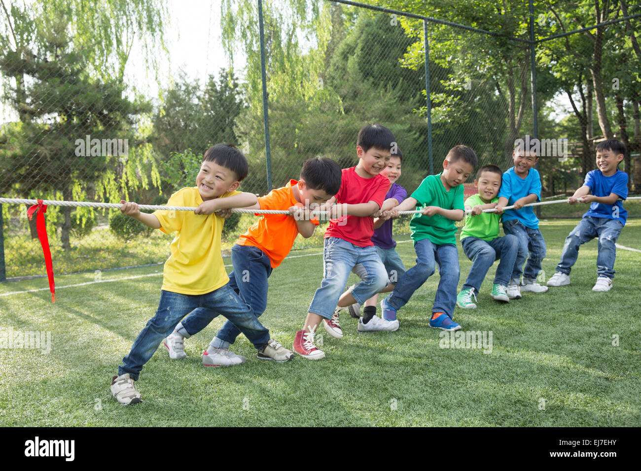 Group children playing tug war hi-res stock photography and images - Alamy