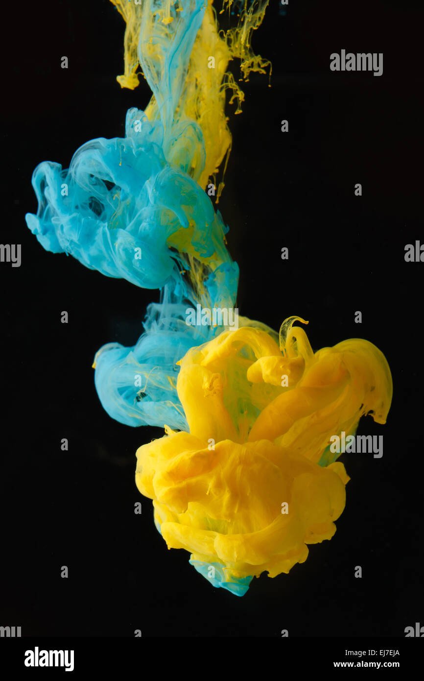 Blue yellow ink mixing in hi-res stock photography and images - Alamy