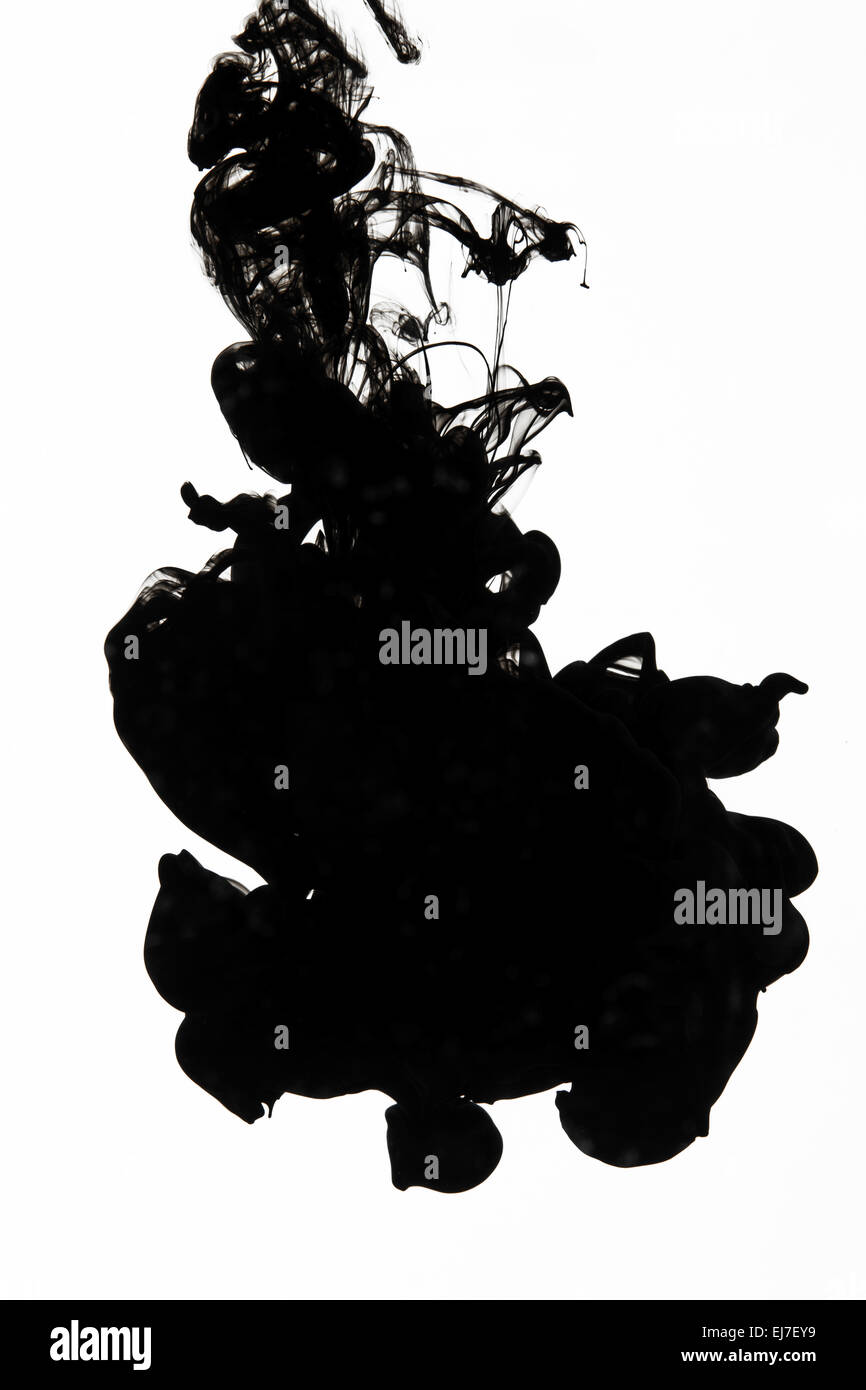 Black ink in the water Stock Photo - Alamy