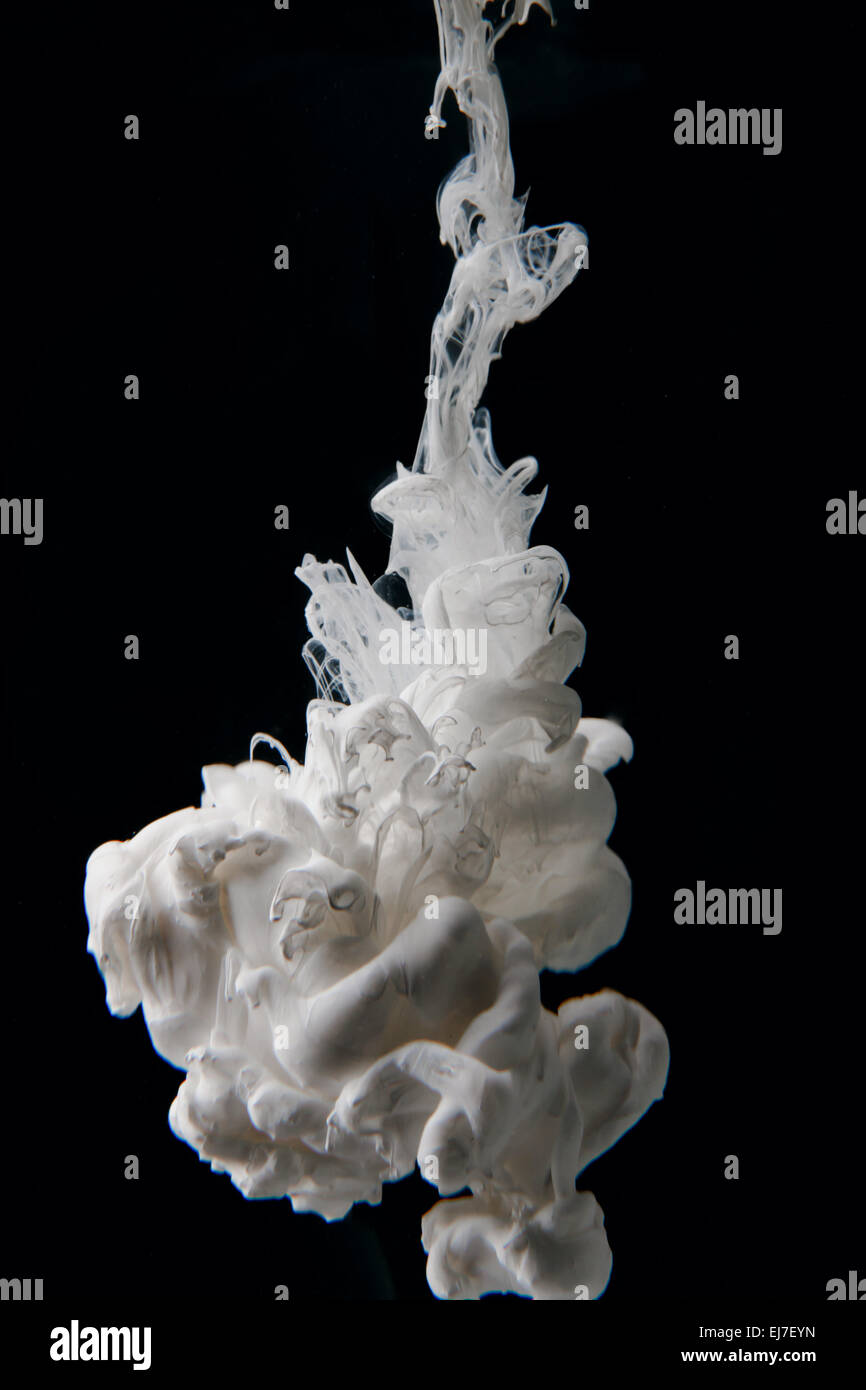 Ink underwater in black white hi-res stock photography and images - Alamy
