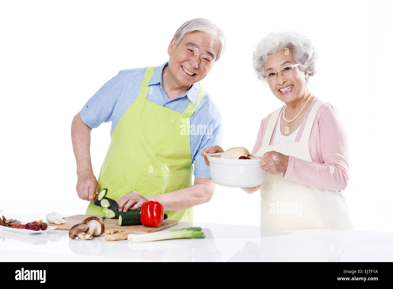 The old couple in the kitchen cooking Stock Photo - Alamy
