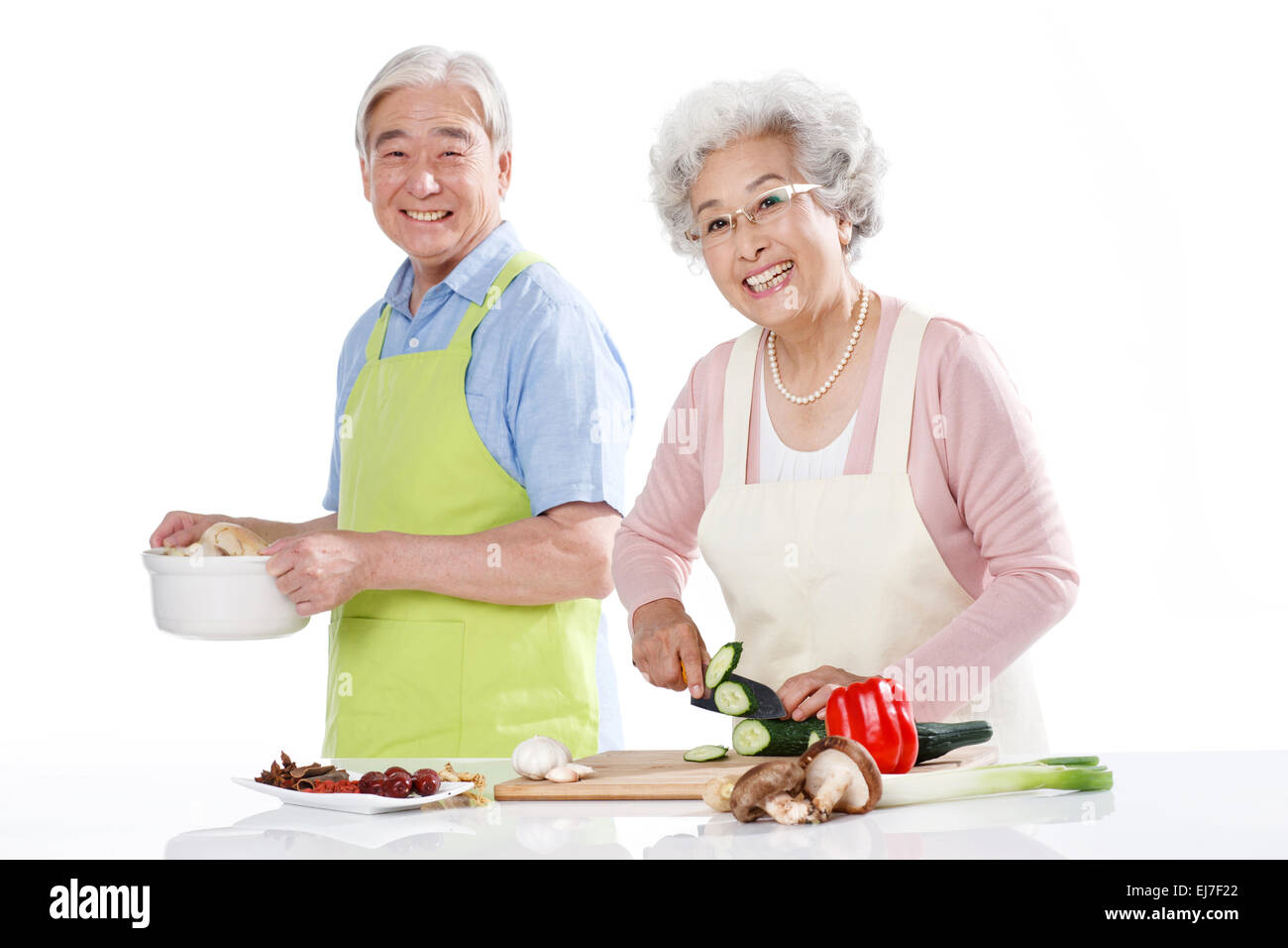 The old couple in the kitchen cooking Stock Photo - Alamy