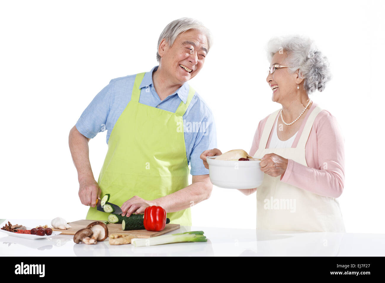 The old couple in the kitchen cooking Stock Photo - Alamy