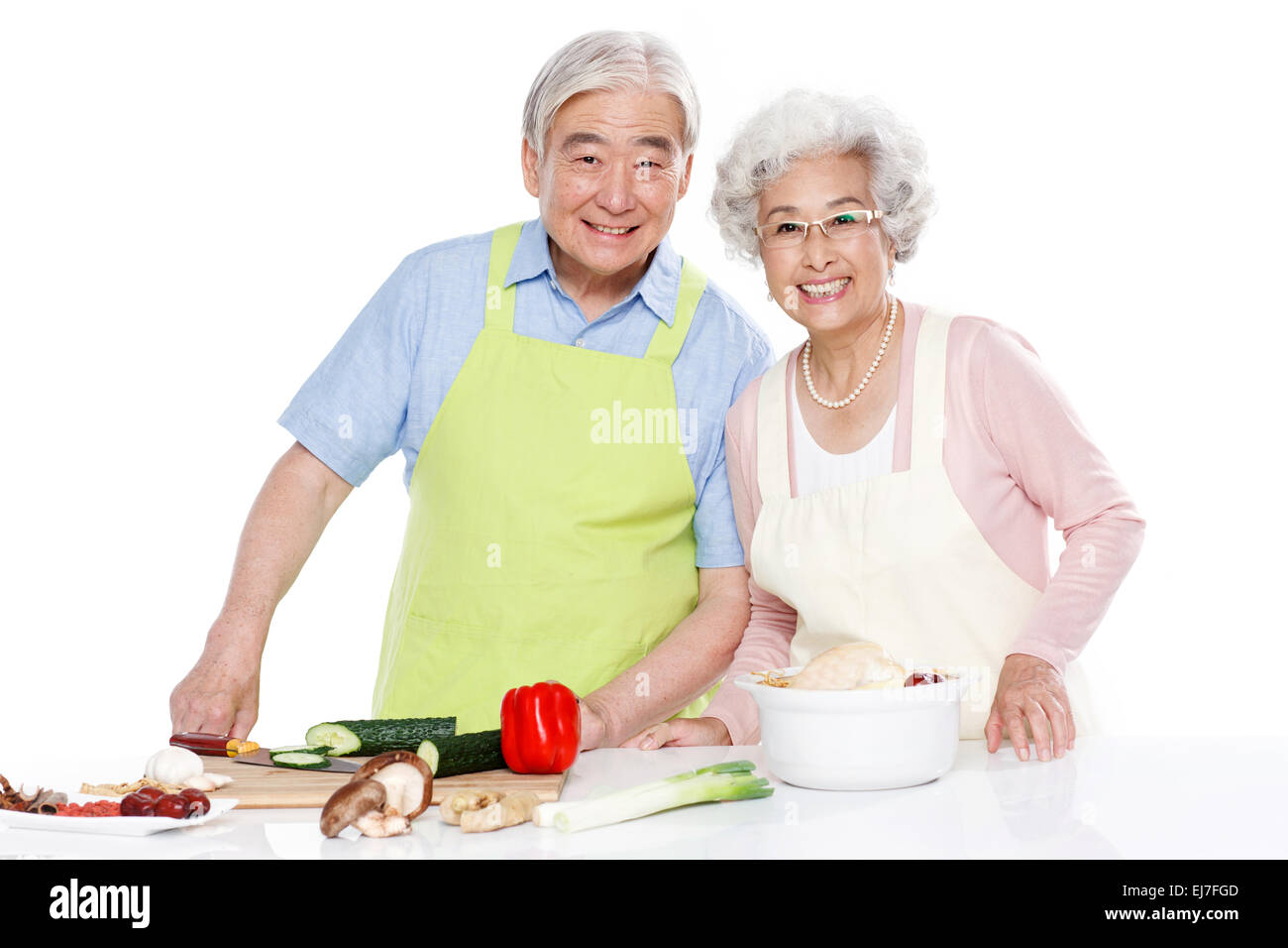 The old couple in the kitchen cooking Stock Photo - Alamy