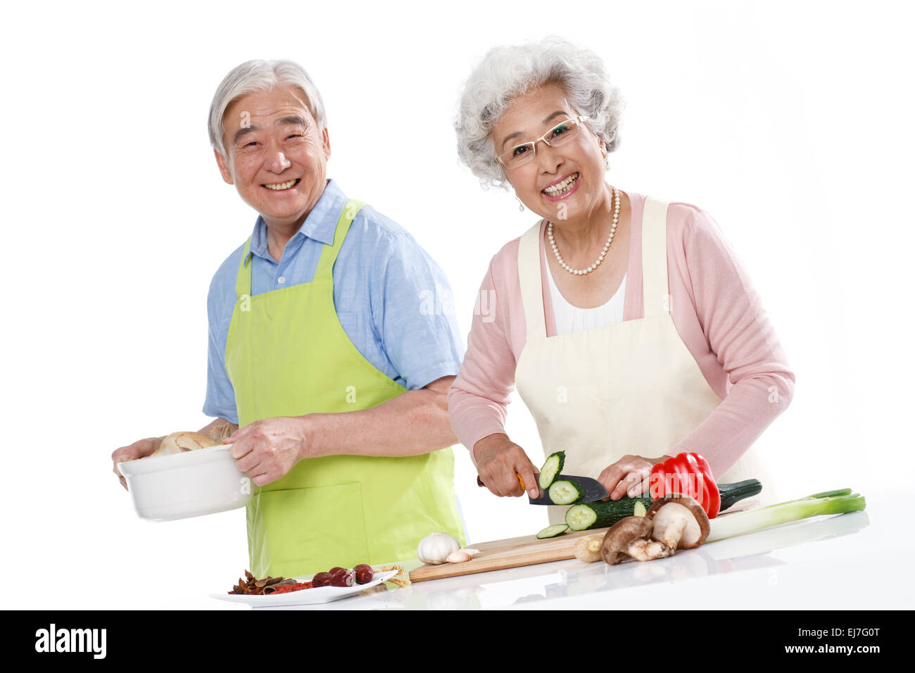 The old couple in the kitchen cooking Stock Photo - Alamy