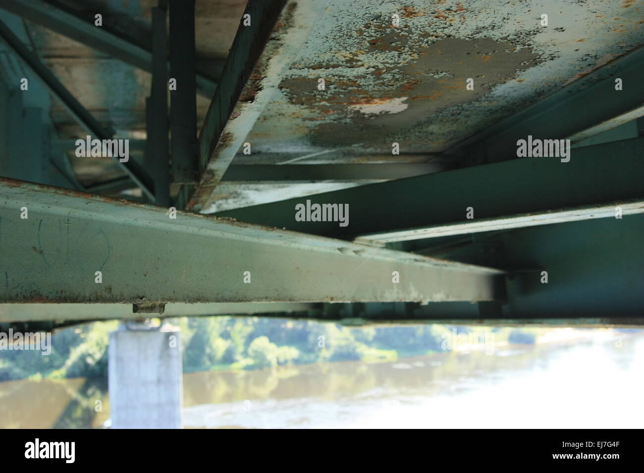 River flowing under metal bridge hi-res stock photography and images ...