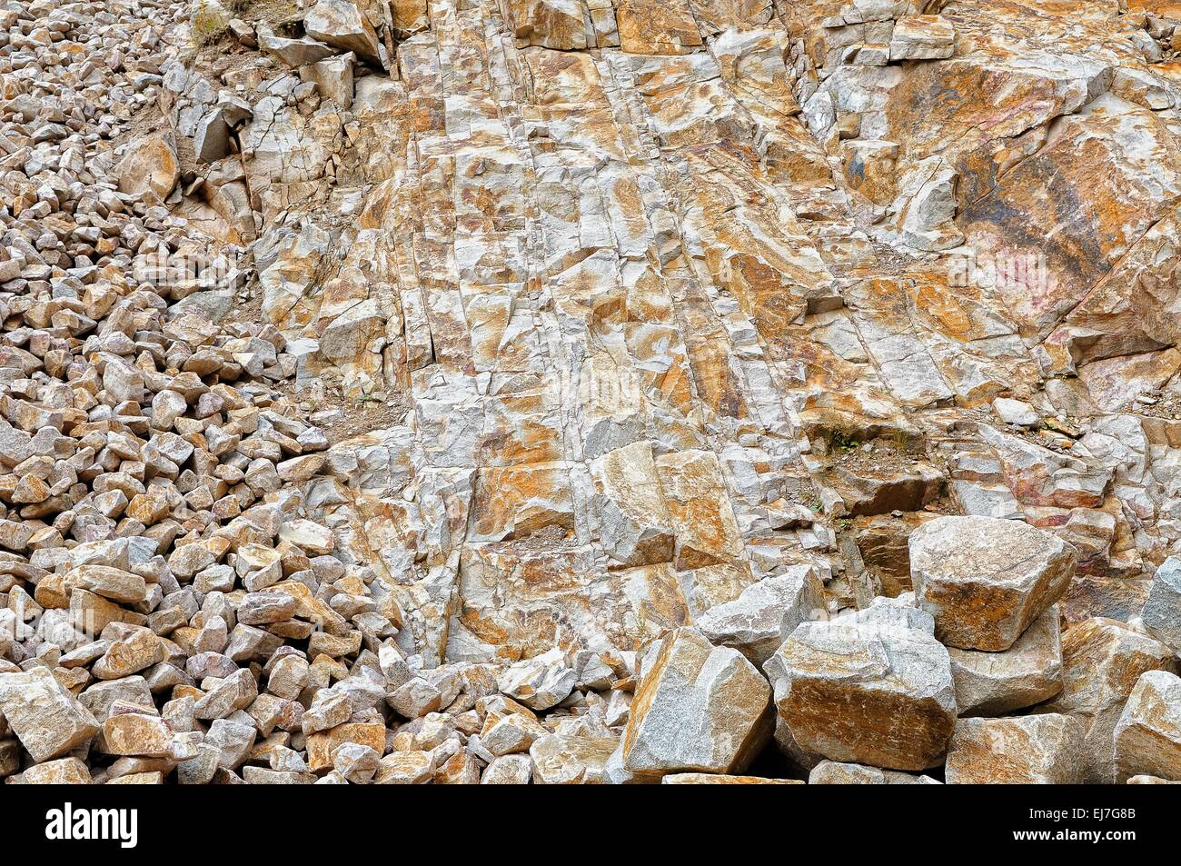 Granite stone wall and broken material Stock Photo - Alamy