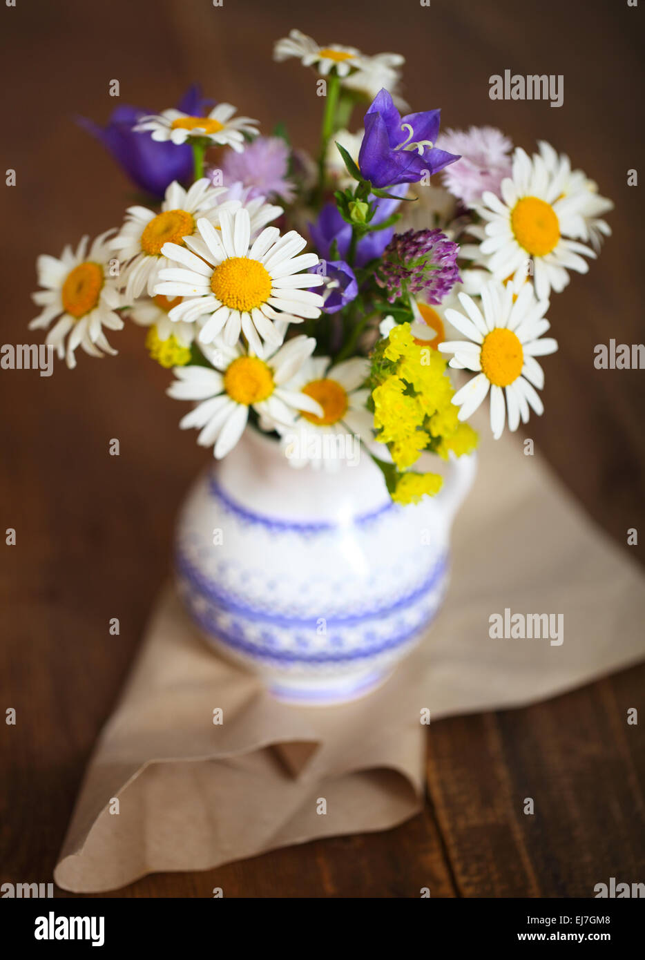 Bouquet of wildflowers on a rustic table Stock Photo - Alamy