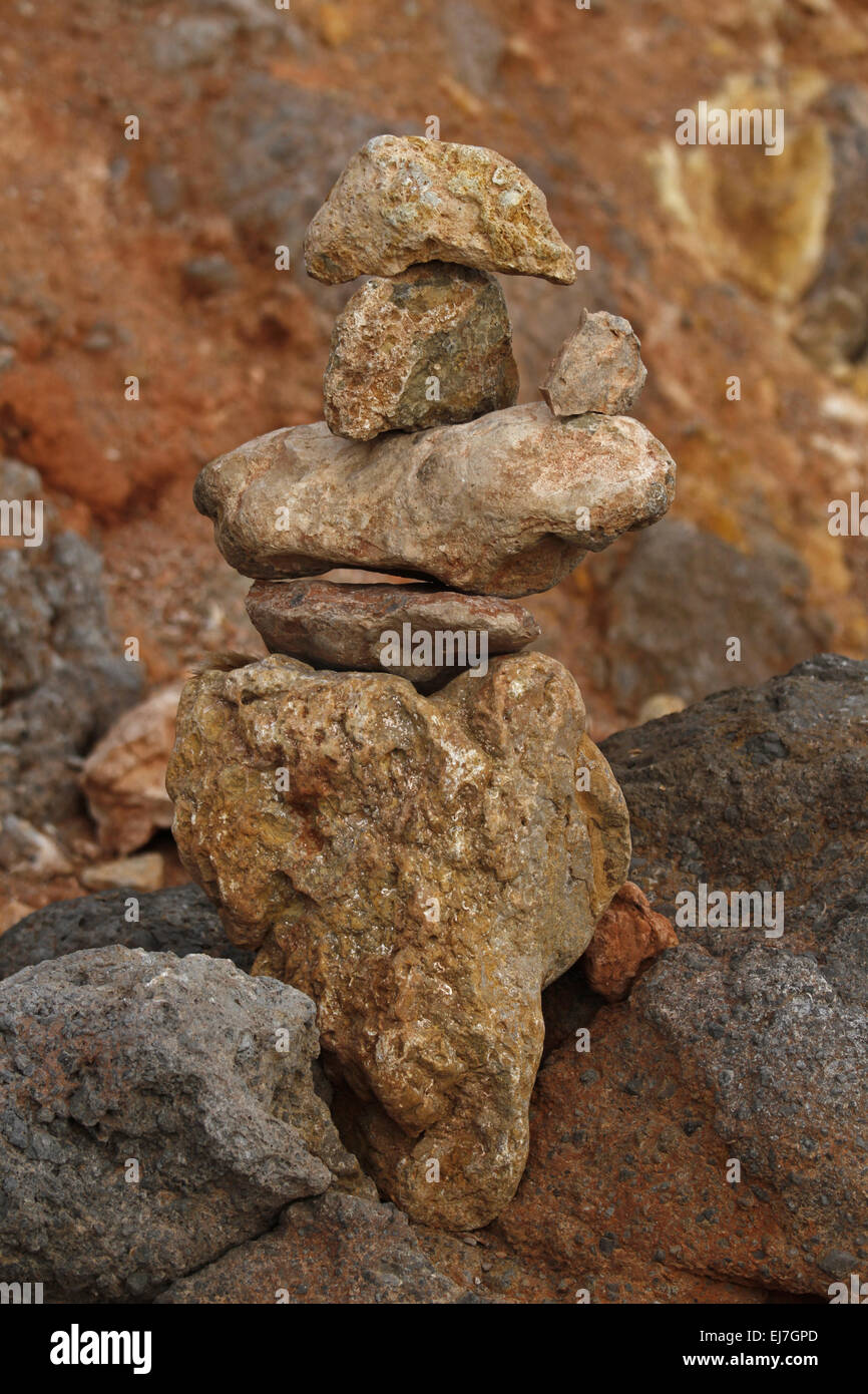 Balance stein hi-res stock photography and images - Alamy