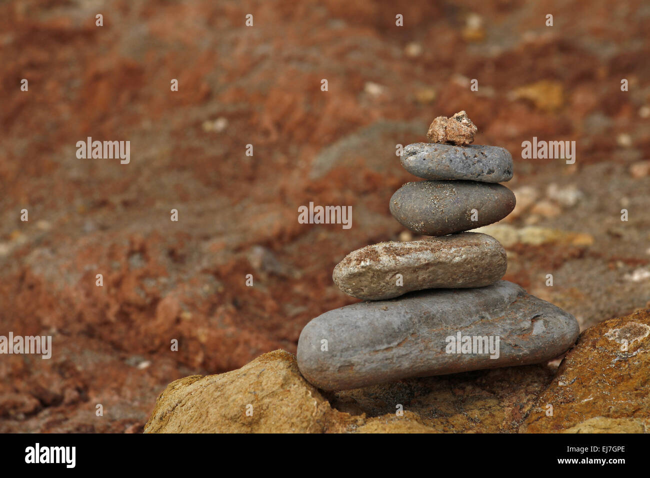 Balance stein hi-res stock photography and images - Alamy