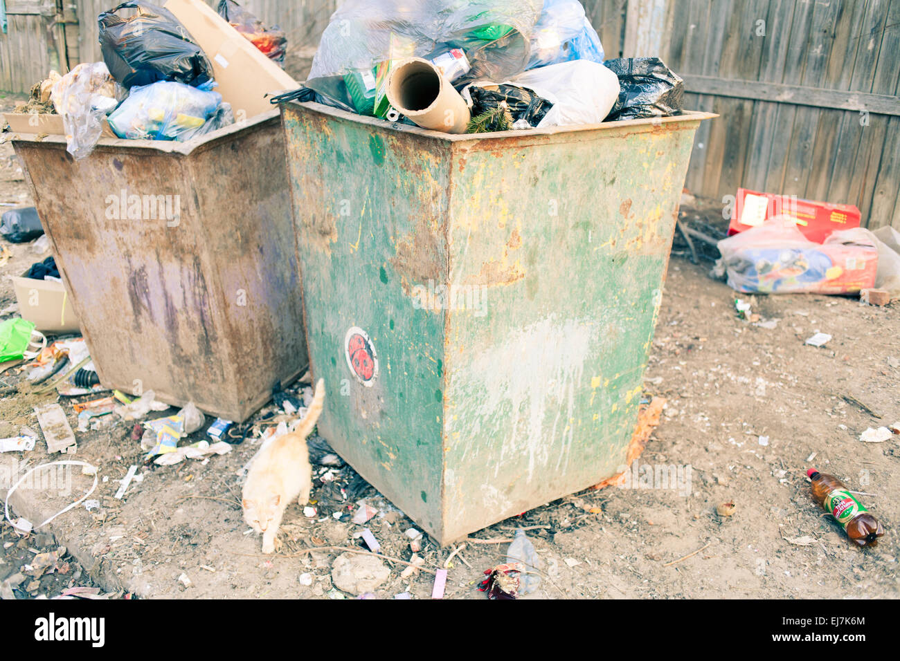 Trash can outdoors Stock Photo - Alamy