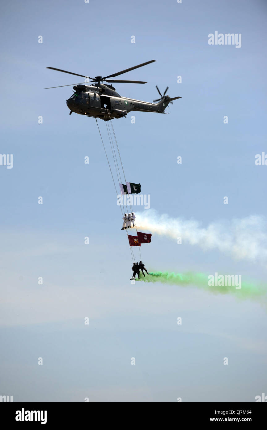 Islamabad, Pakistan. 23rd Mar, 2015. Pakistani commandos hang from a ...