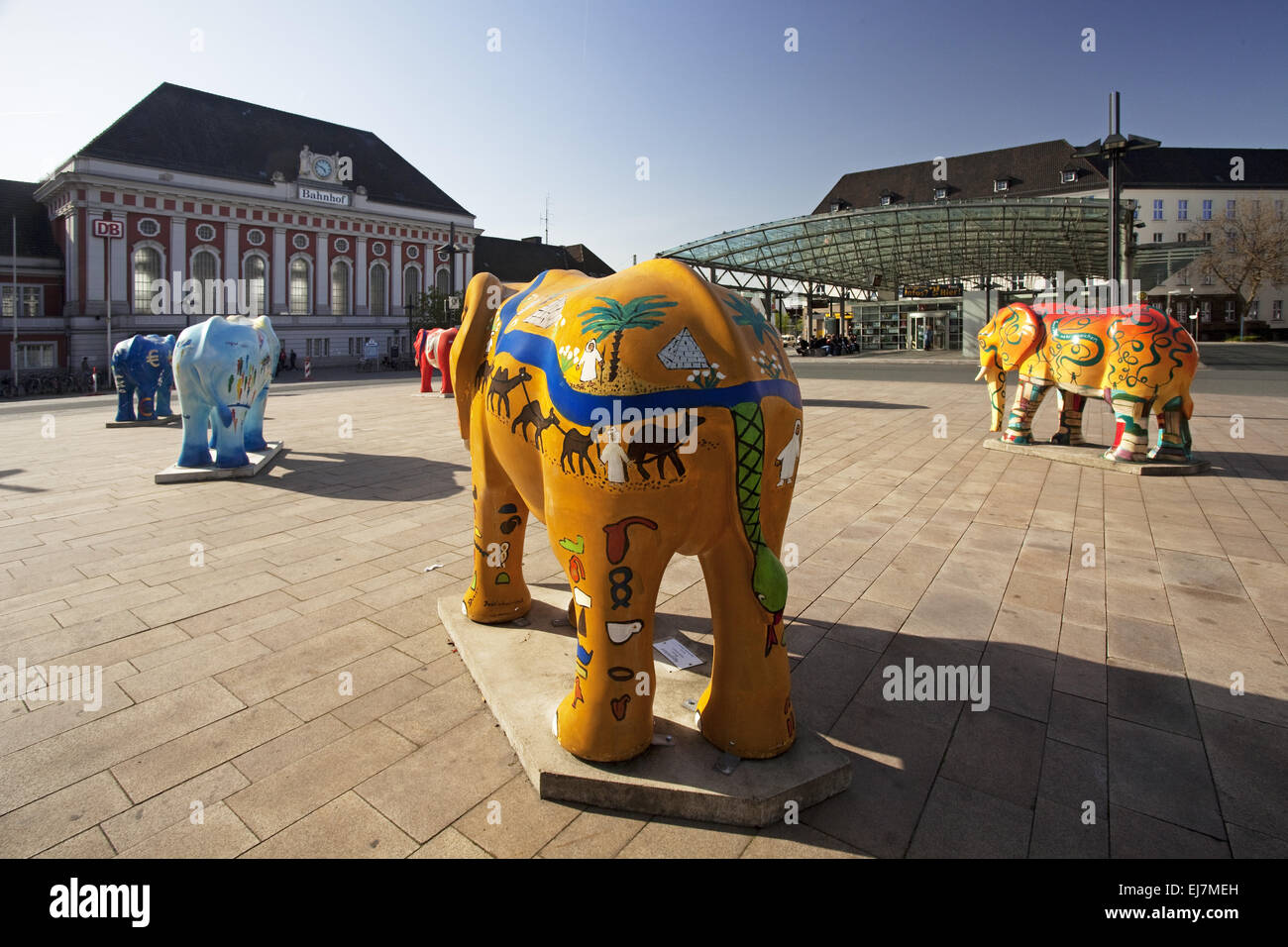Elephant herde hi-res stock photography and images - Alamy