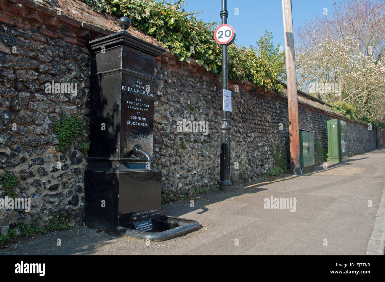 The Palmer Pump at Sonning on Thames, Berkshire, U.K. Dated from 1896 ...