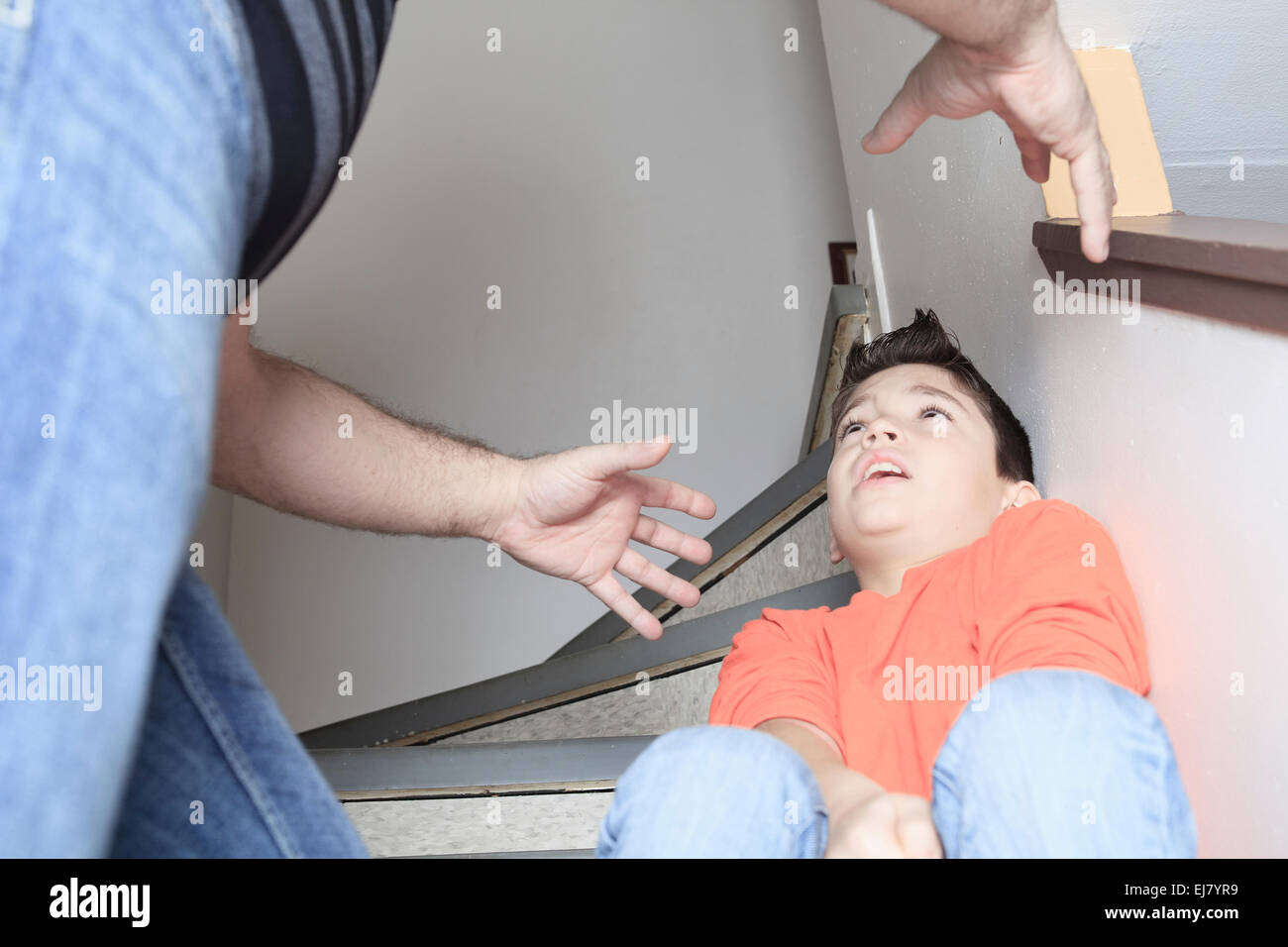 Children crying dad hi-res stock photography and images - Alamy