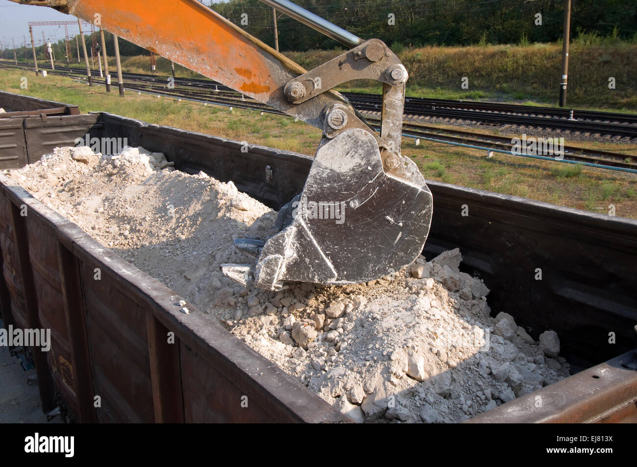 excavator loads gravel Stock Photo - Alamy