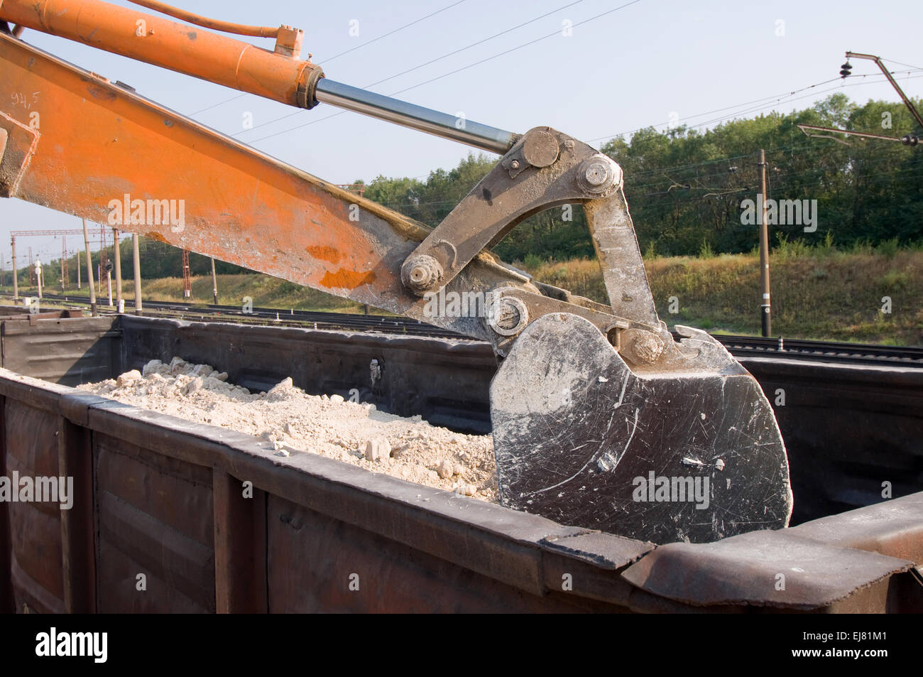 excavator loads gravel Stock Photo - Alamy