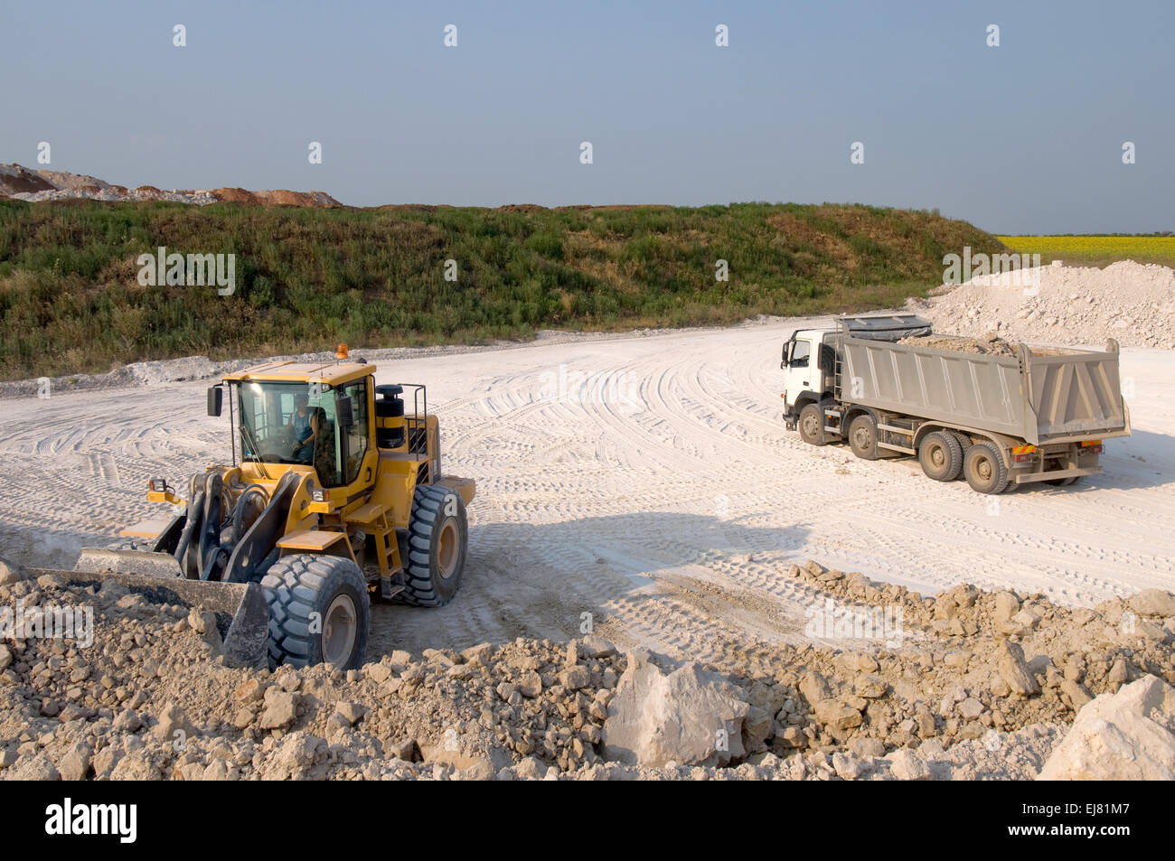 Gravel distribution hi-res stock photography and images - Alamy