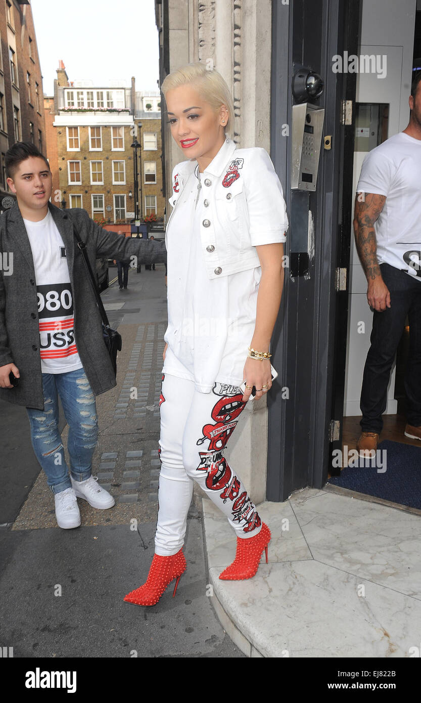 Rita Ora And Iggy Azalea Kiss