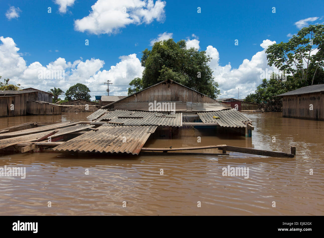 Flooding people of roof hi-res stock photography and images - Alamy