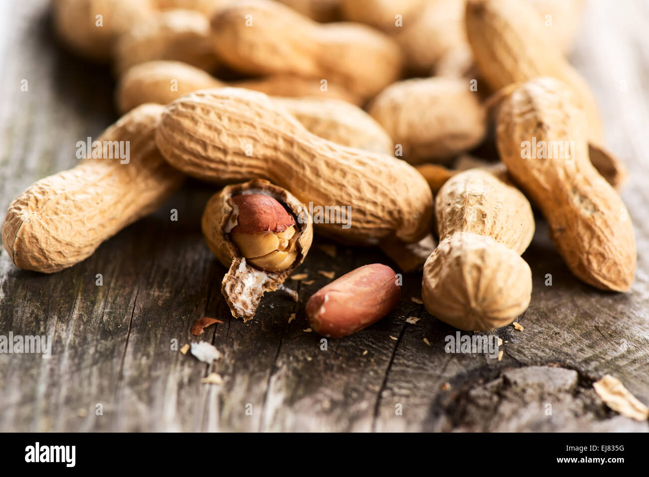 Peanuts in shell on wooden table crashed horizontal Stock Photo - Alamy