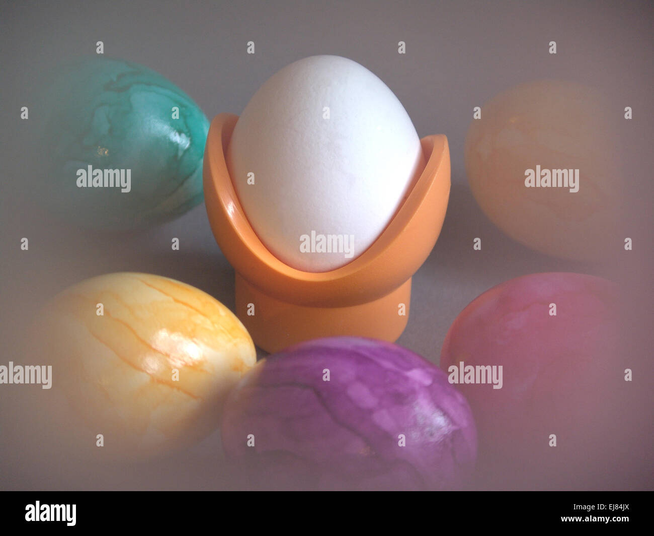 Bunte eierbecher hi-res stock photography and images - Alamy