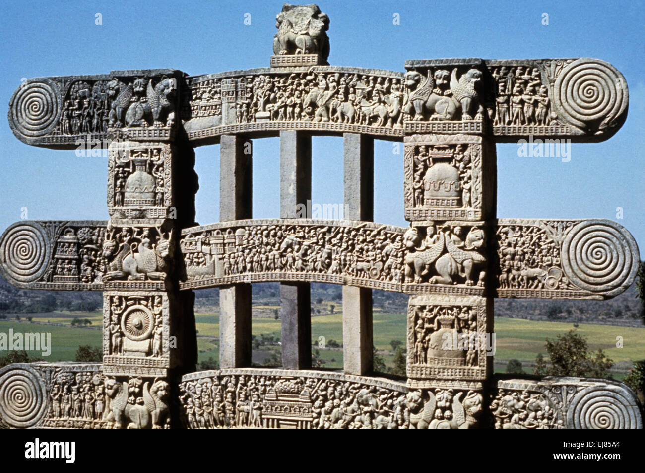Stupa 1 or Great Stupa : West Torana, Architrave back-view. Sanchi ...