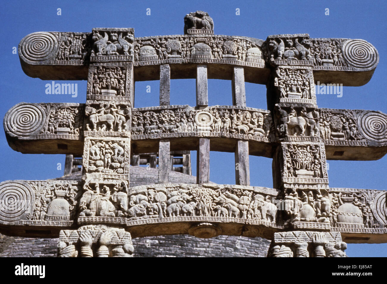 Stupa 1 or Great Stupa : West Torana, Architrave front-view. Sanchi ...
