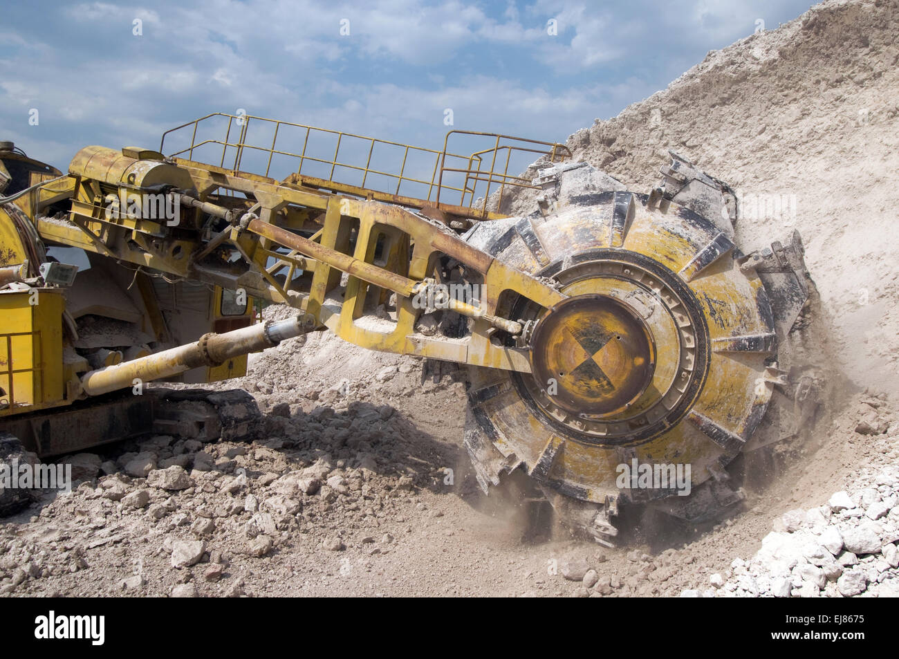 machine on tracks Stock Photo - Alamy