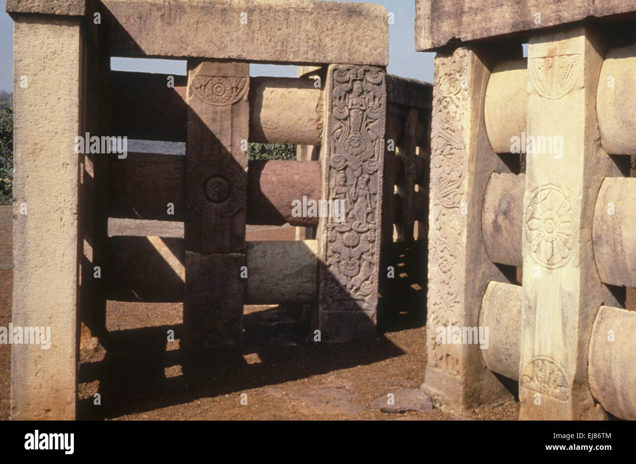Stupa sanchi chatra hi-res stock photography and images - Alamy