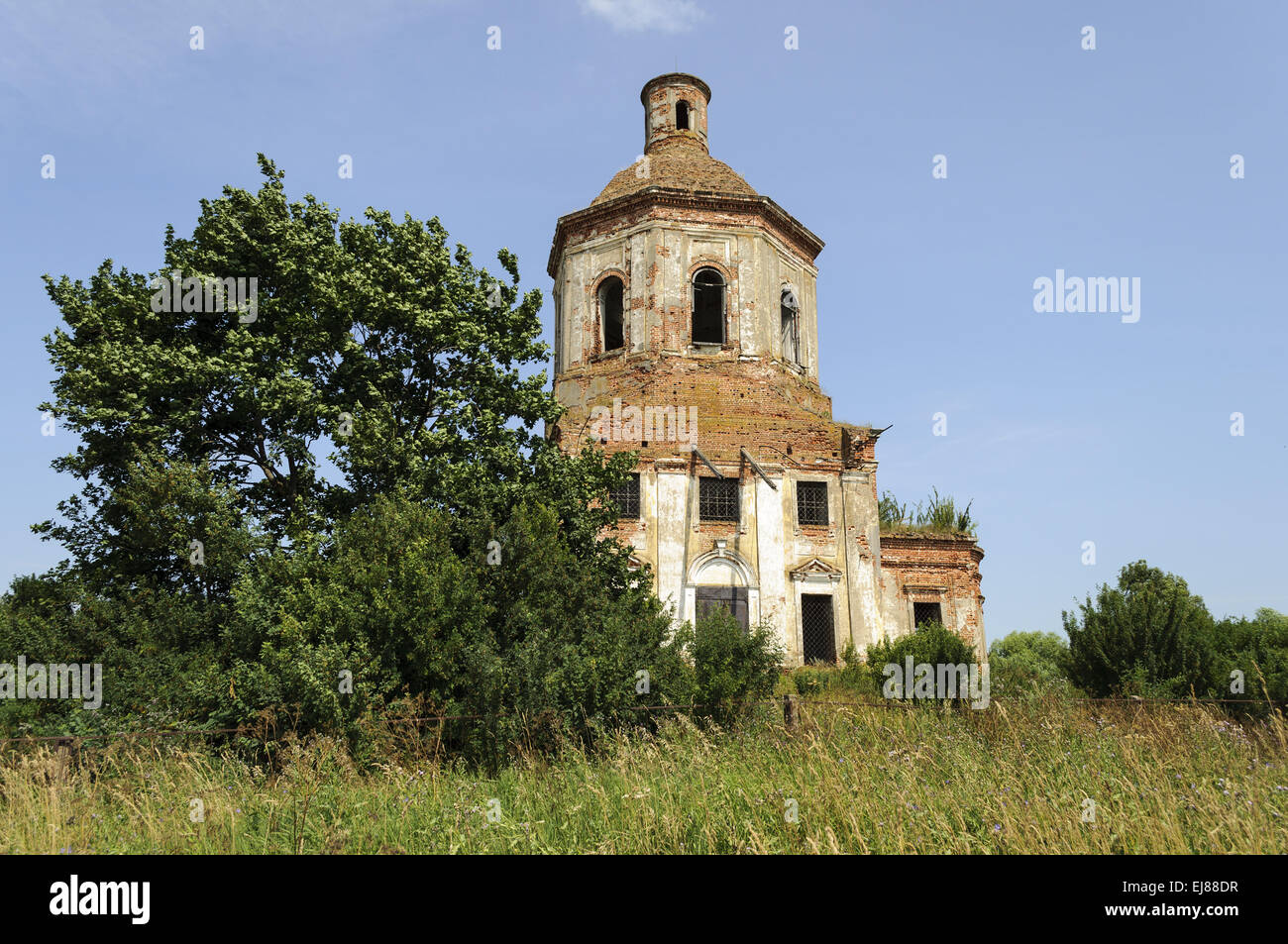 Ruined church window hi-res stock photography and images - Alamy